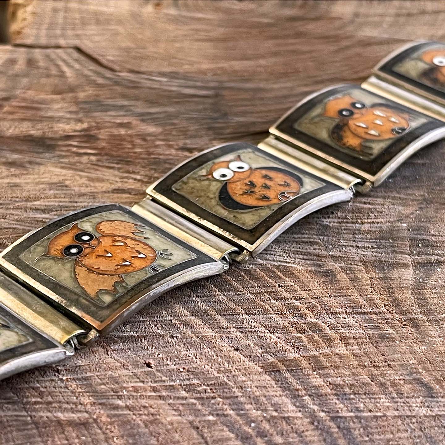 Perli Enamel Mid-Century Owls Bracelet in Metal - Victoria Sterling